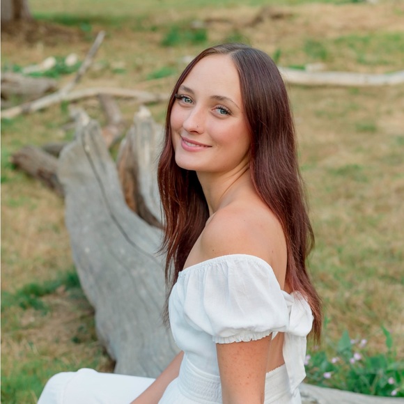 Ava's Closet (@ava_arietta) | Poshmark